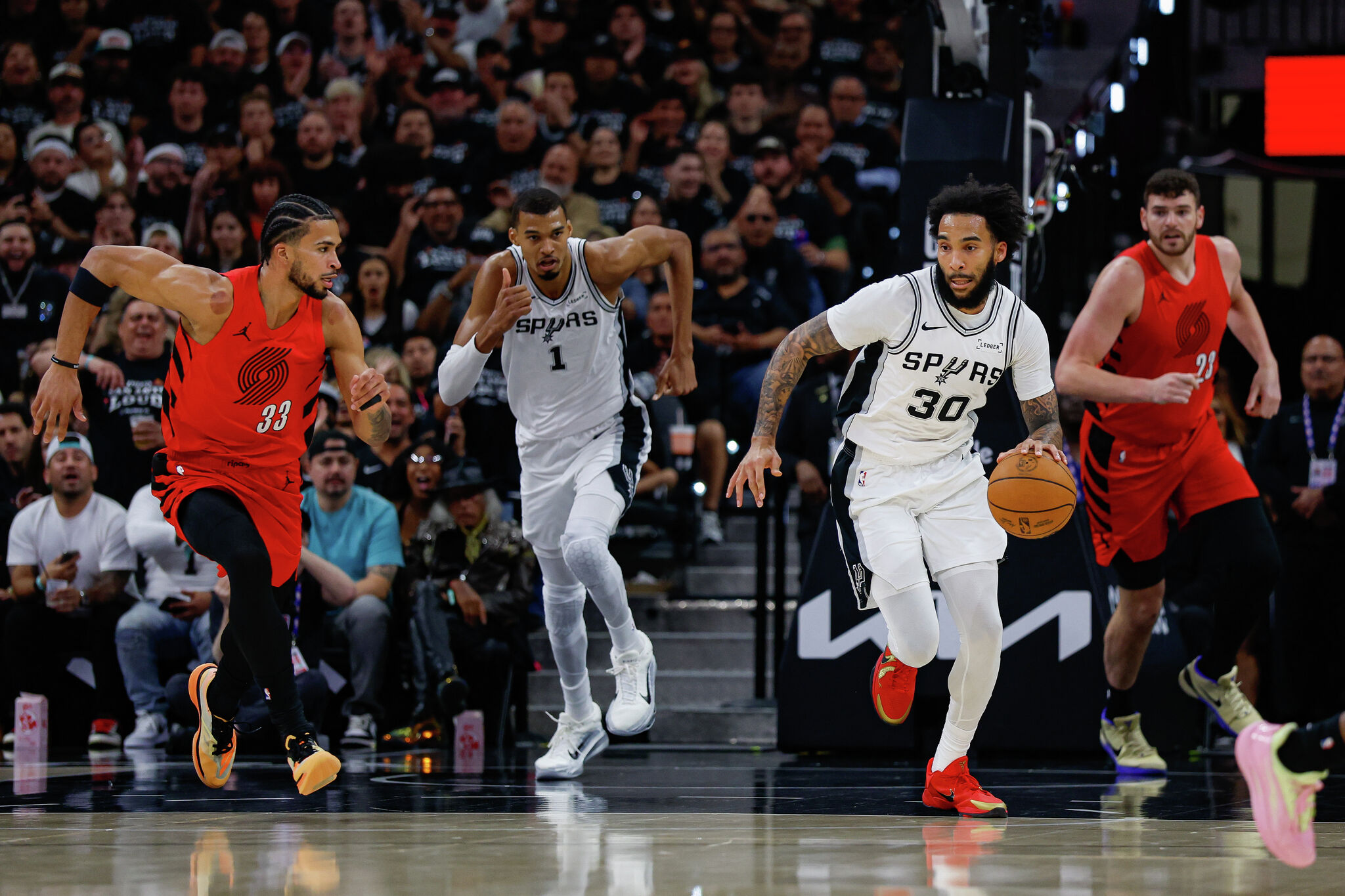 How Julian Champagnie's fast start got the Spurs rolling in Game 5
