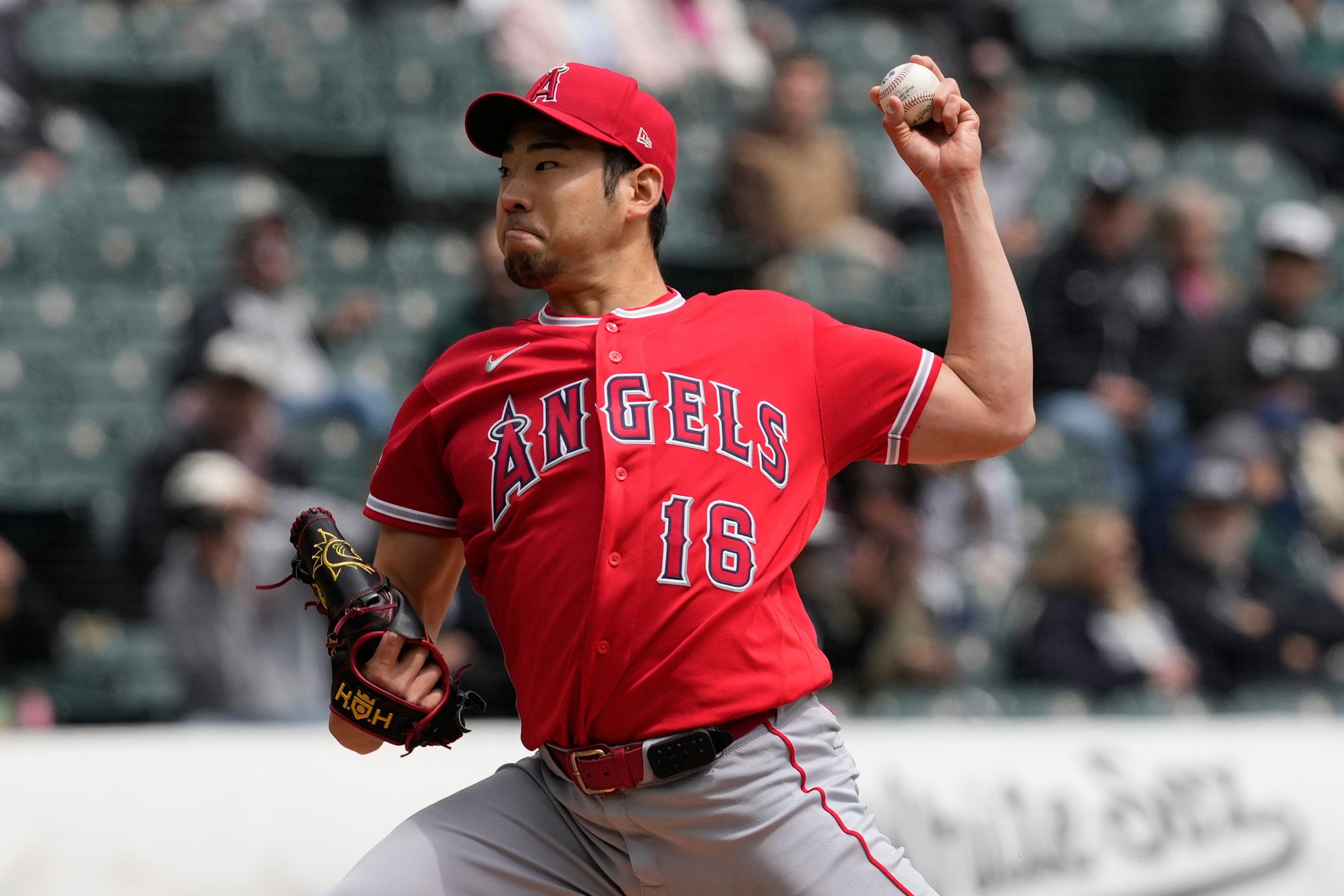Angels starter Yusei Kikuchi leaves game at Chicago with left shoulder ...