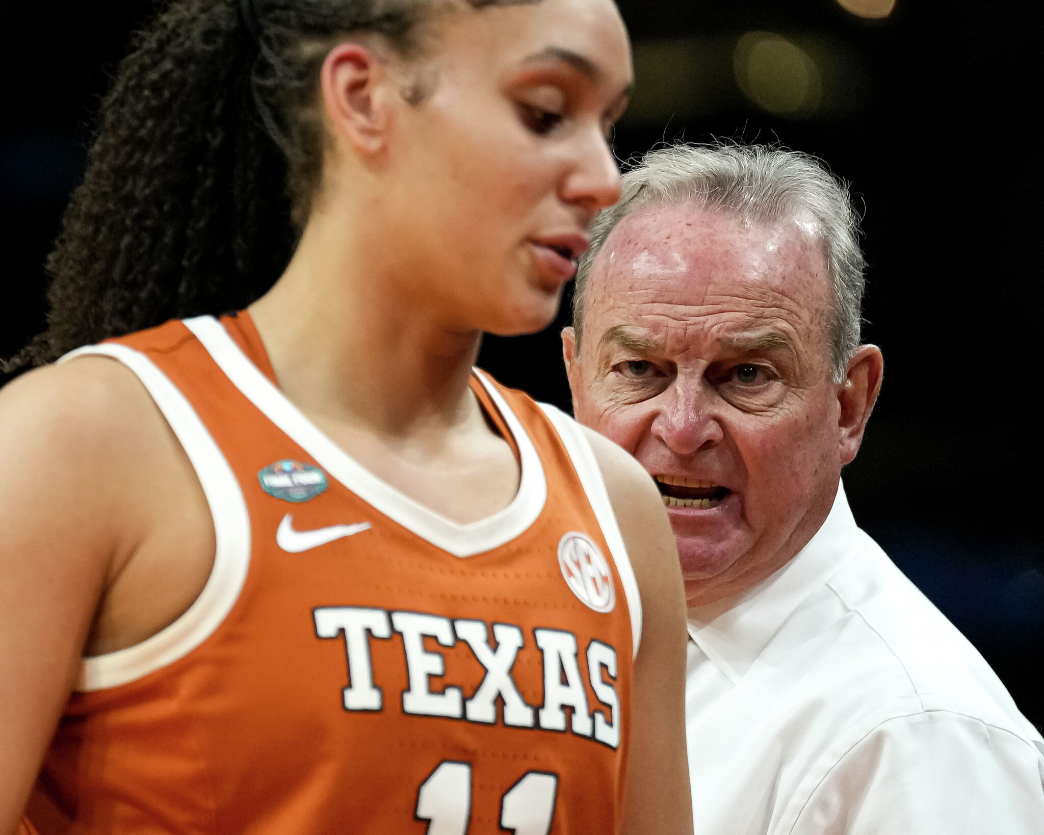 Texas basketball's Vic Schaefer may need to loosen his coaching grip