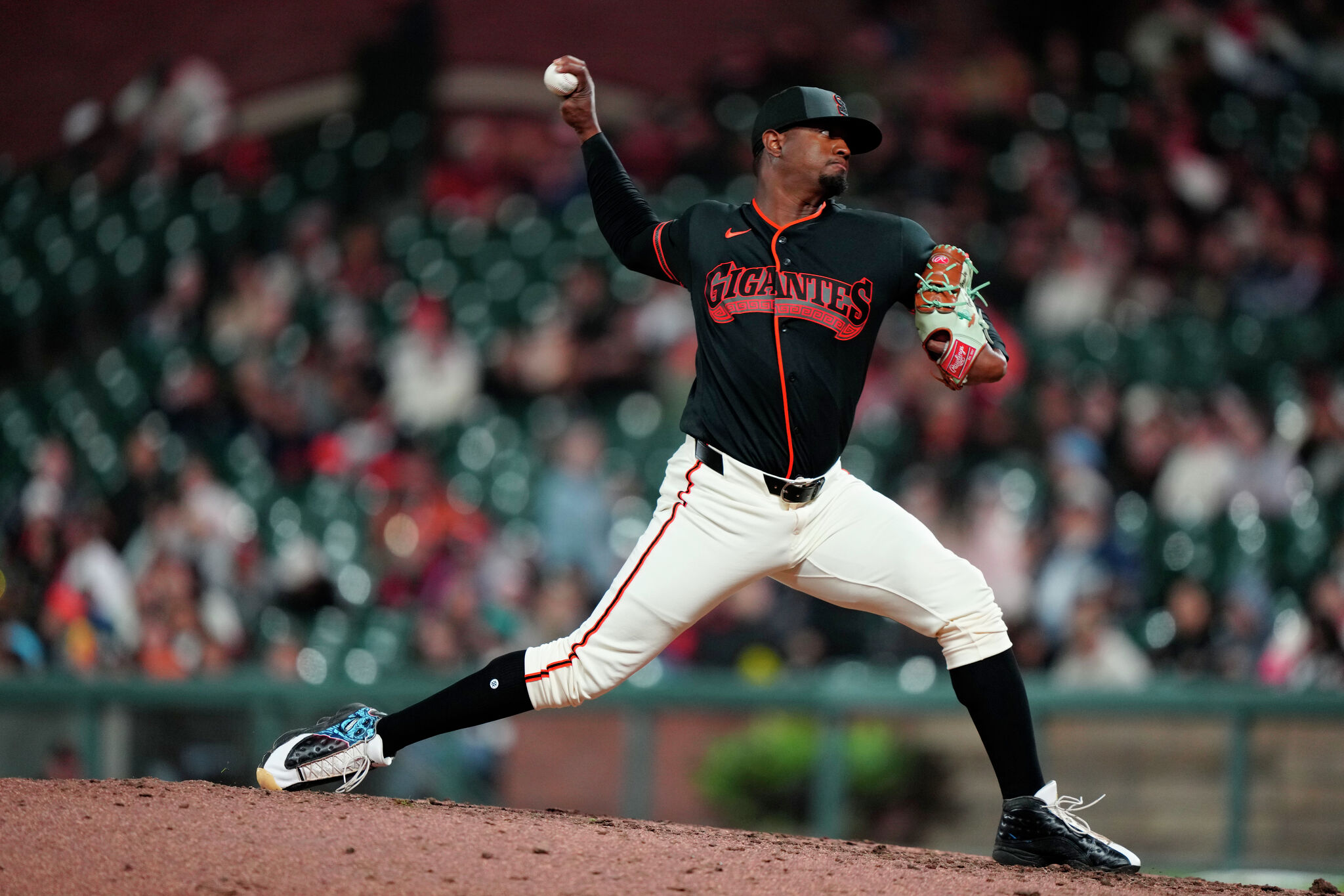Giants call up righty Gregory Santos, who has been hot in Sacramento