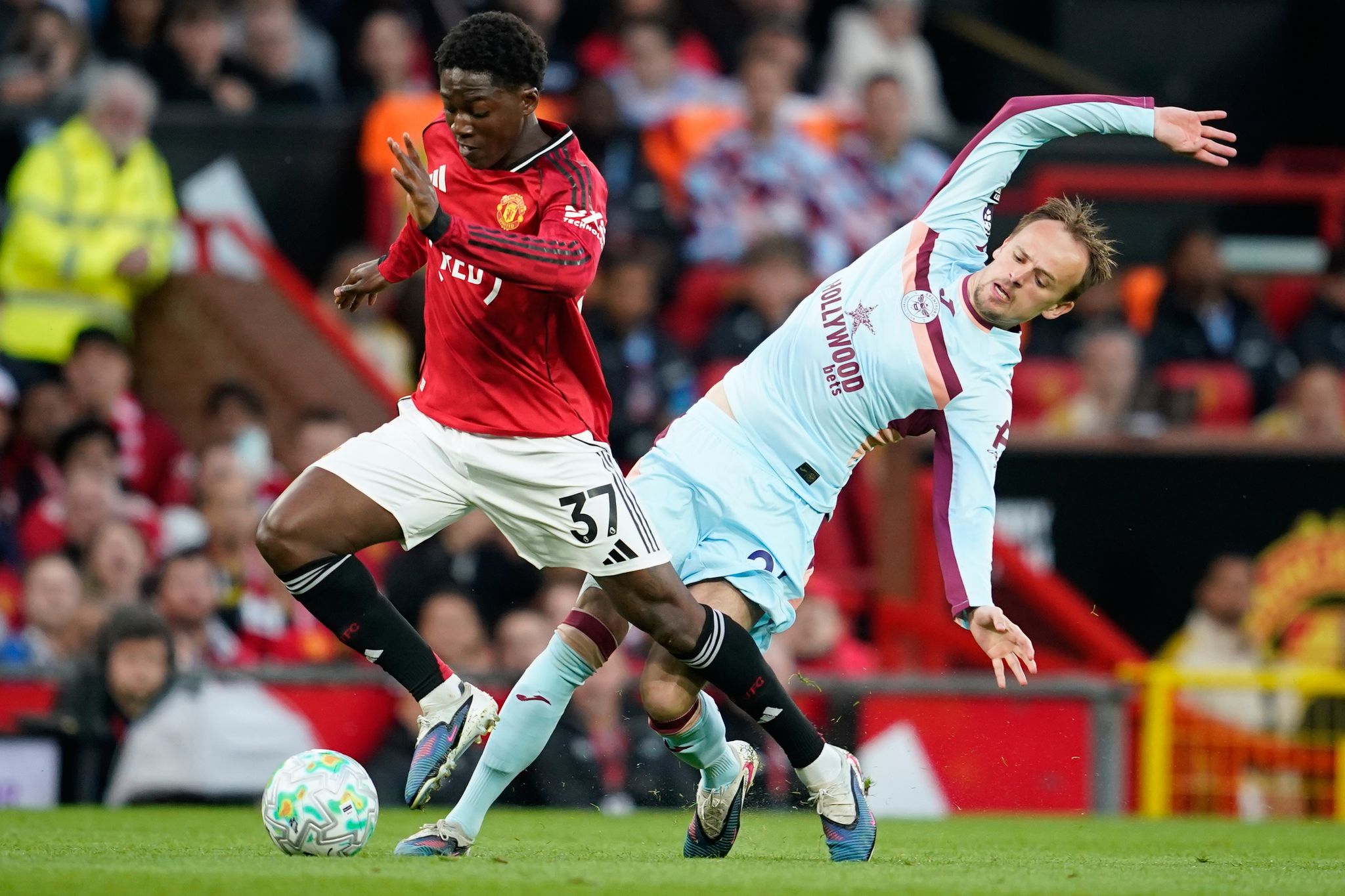 Man United midfielder Kobbie Mainoo signs five-year contract