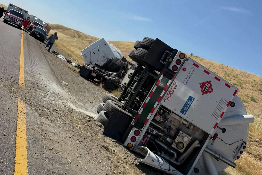Southbound I-5 near Patterson reopens after big rig topples over