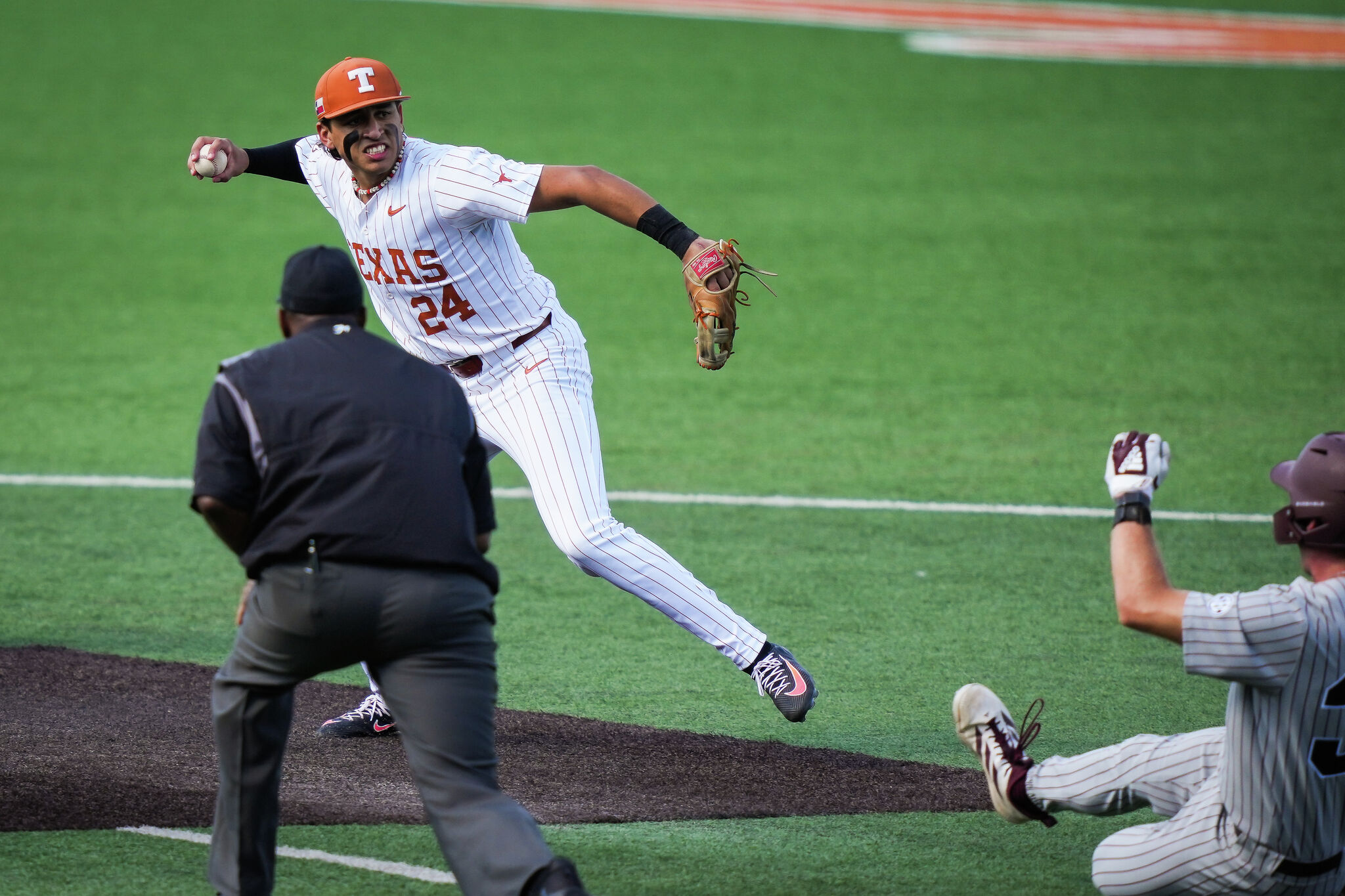 Texas baseball vs Mississippi State game score: Replay