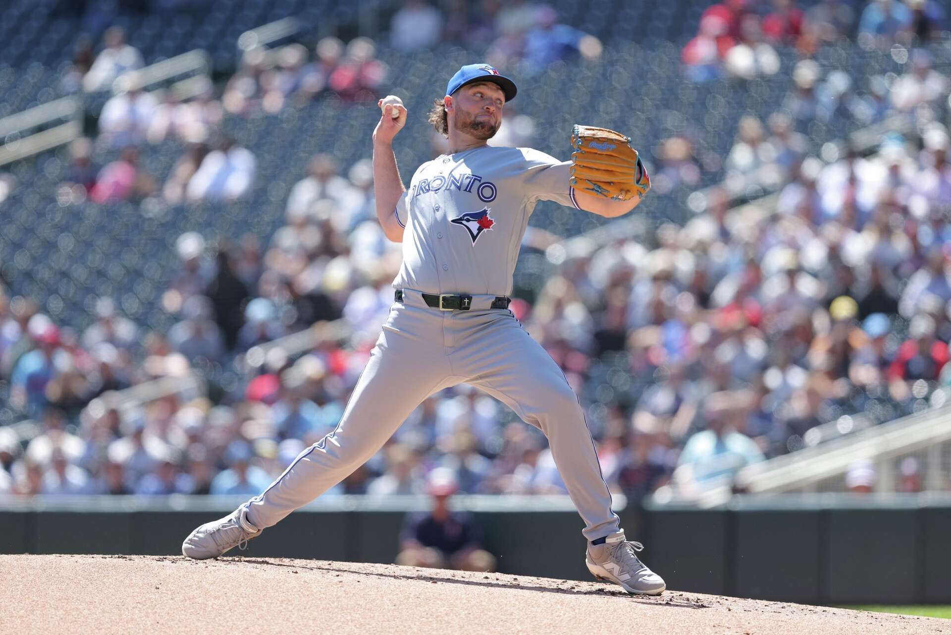 Twins hold on to beat Blue Jays 4-3 after Ryan leaves with elbow soreness