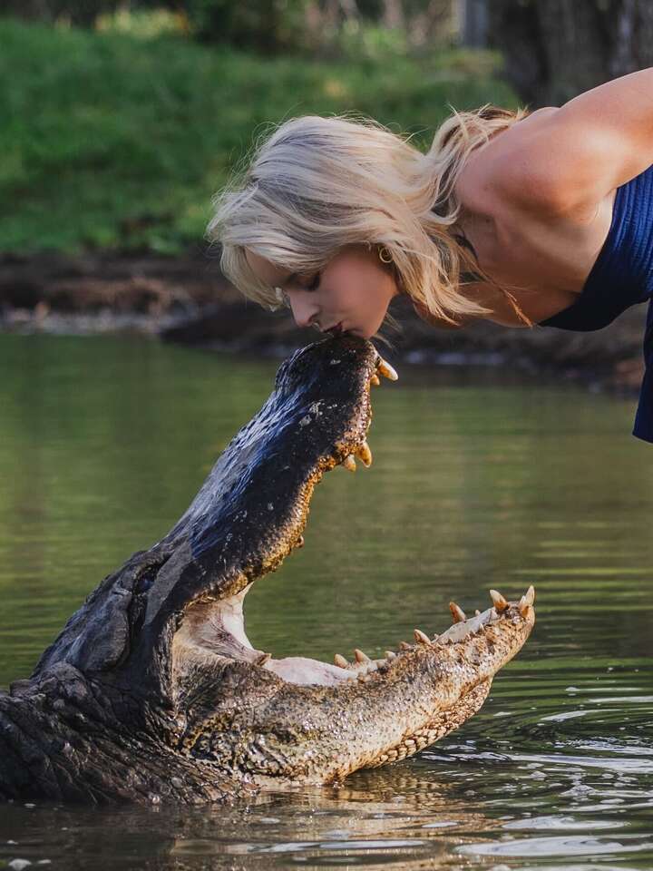 Gator Country staffer's grad photos show kiss with giant alligator