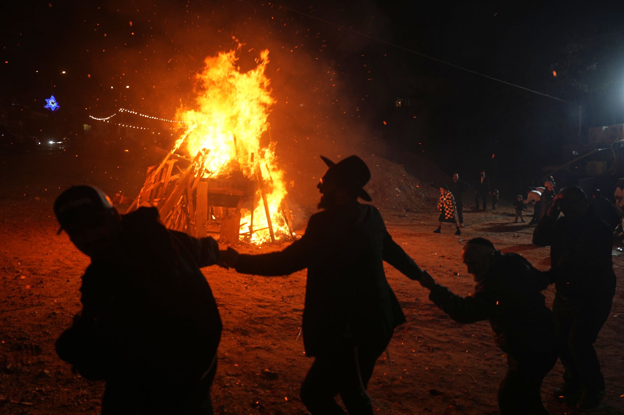 Jewish holiday Lag BaOmer lights up Israel with bonfires and song, in ...