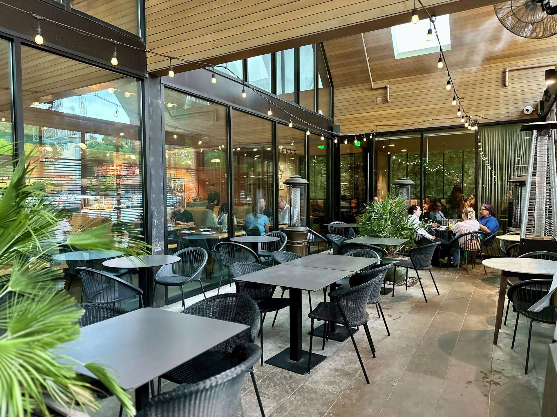 Houston restaurant continues on after owners' deaths