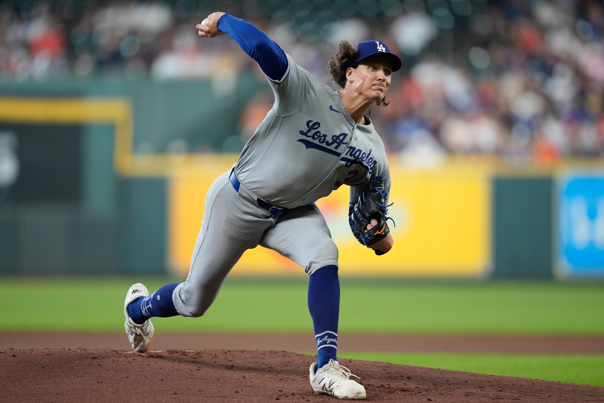 Dodgers’ Tyler Glasnow exits early against Astros with low back pain