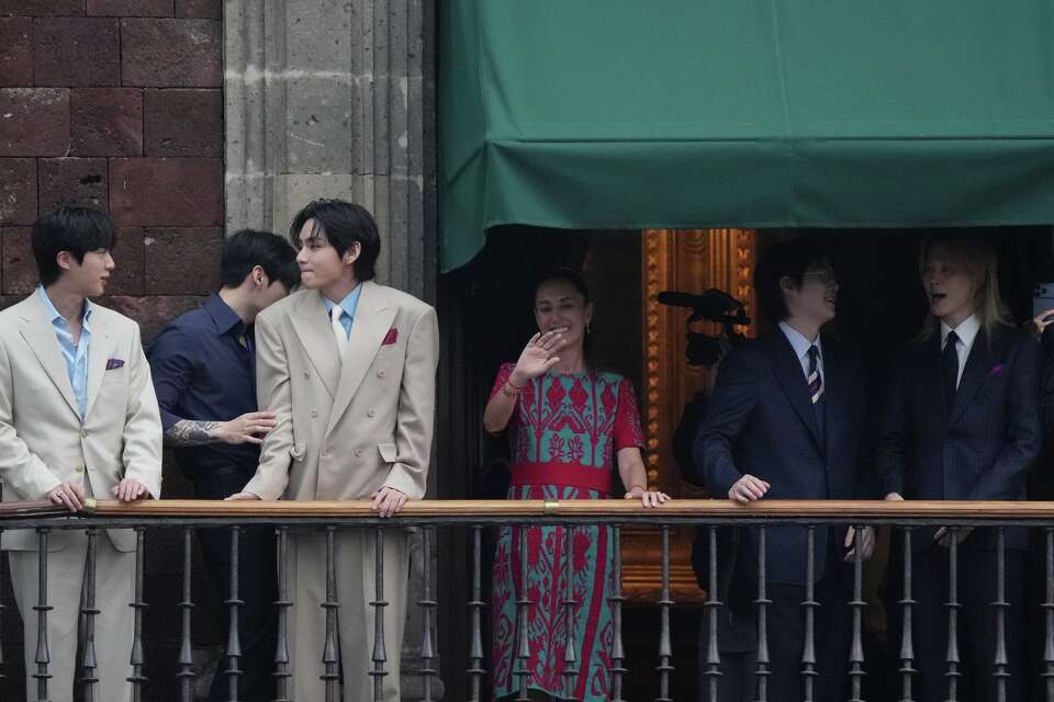 BTS visita el Palacio Presidencial de México