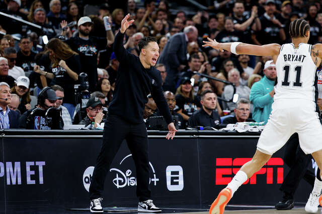 Victor Wembanyama, De’Aaron Fox lead Spurs’ Game 2 rout