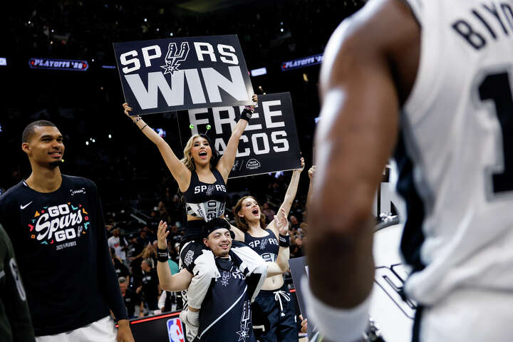 A-Rod’s courtside appearance sparks reactions during Spurs playoff win