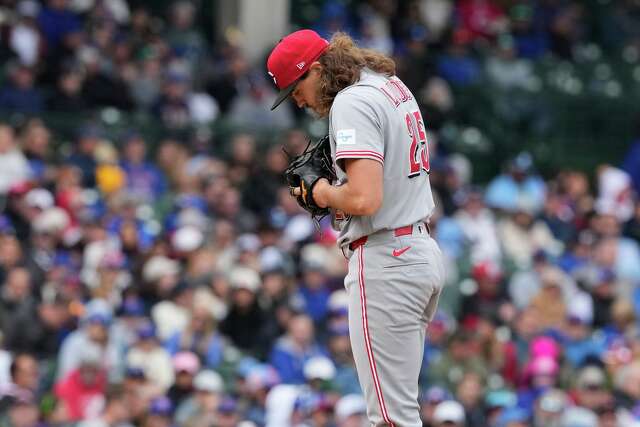 Cincinnati Reds starter Rhett Lowder exits with right shoulder ...