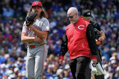 Cincinnati Reds starter Rhett Lowder exits with right shoulder ...