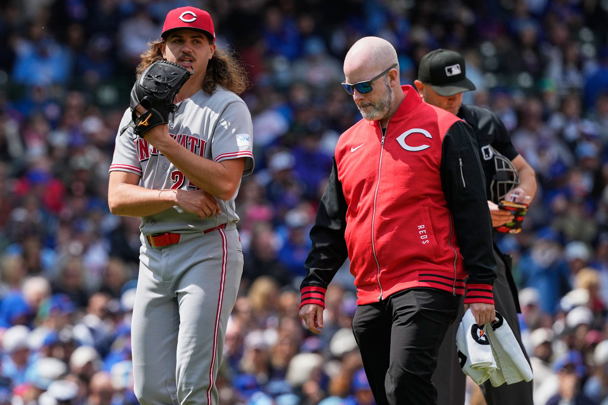 Cincinnati Reds starter Rhett Lowder exits with right shoulder ...