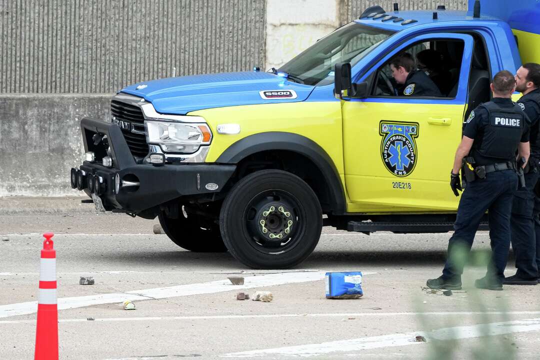 Suspect in custody after police shut down Texas 71 in Austin