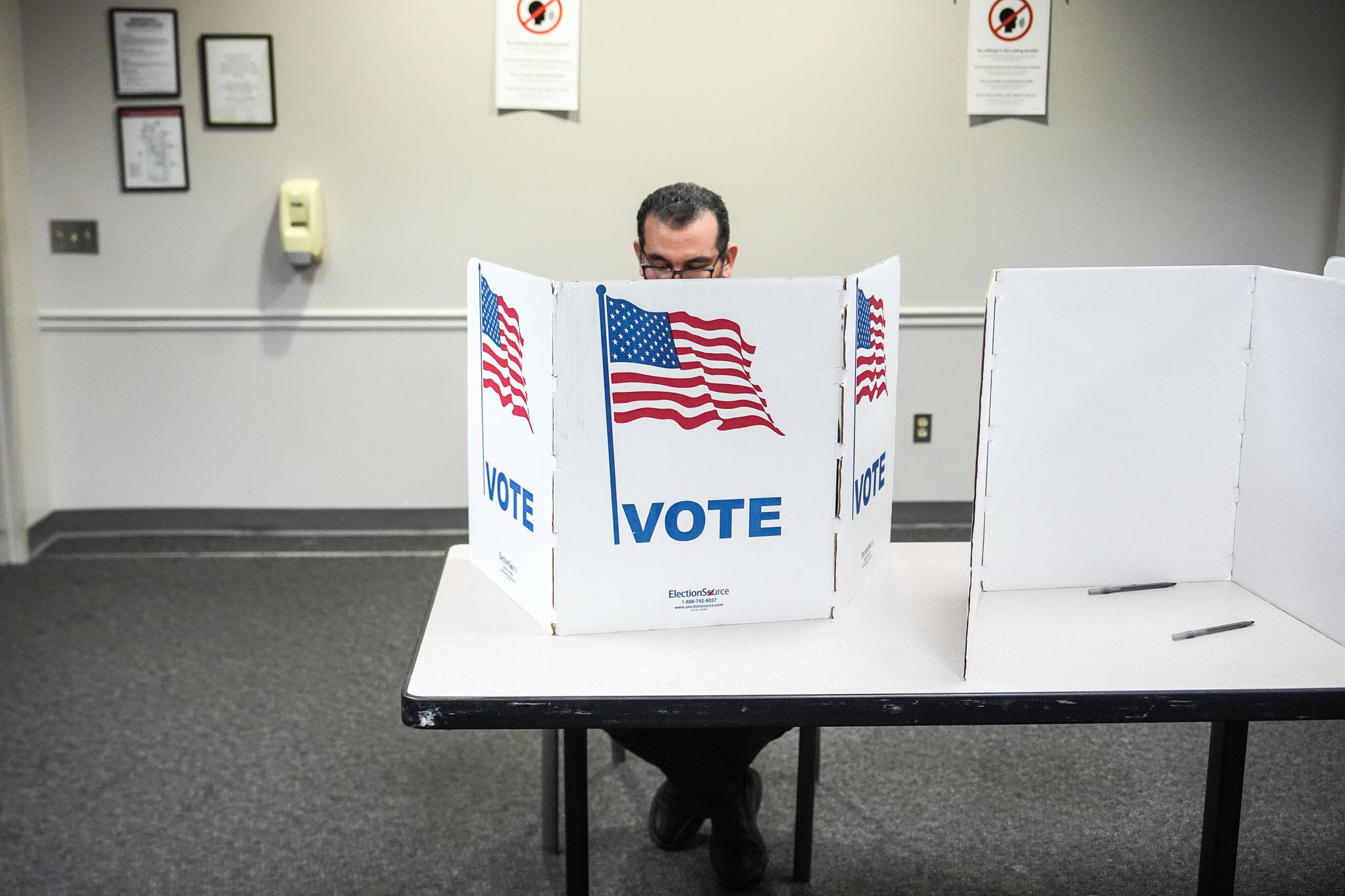 Virginia Supreme Court strikes down Democrats' redrawn US House maps ...