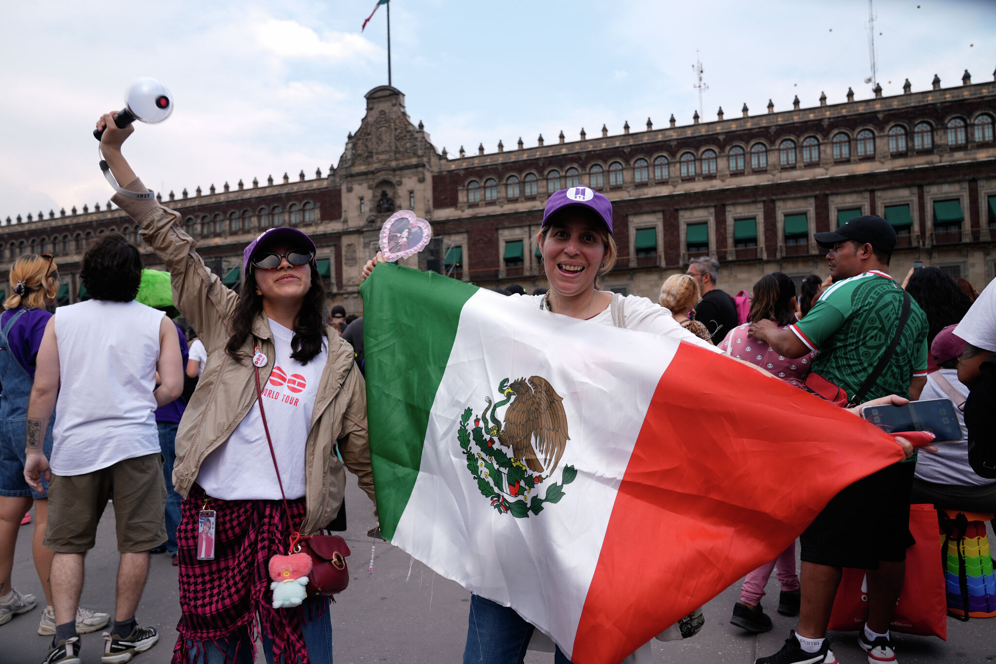 BTS en México: fotos de su primer show y con Sheinbaum en el Zócalo