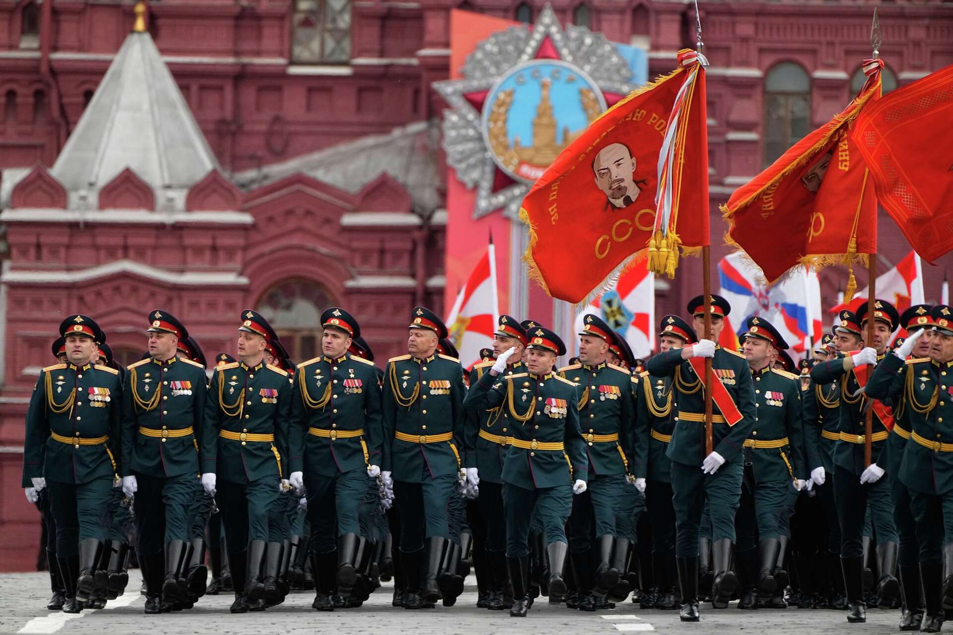 Photos show Russia's Victory Day with a scaled-down Red Square parade ...