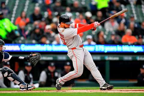 Venezolano Willson Contreras sale del juego de Medias Rojas con mano ...