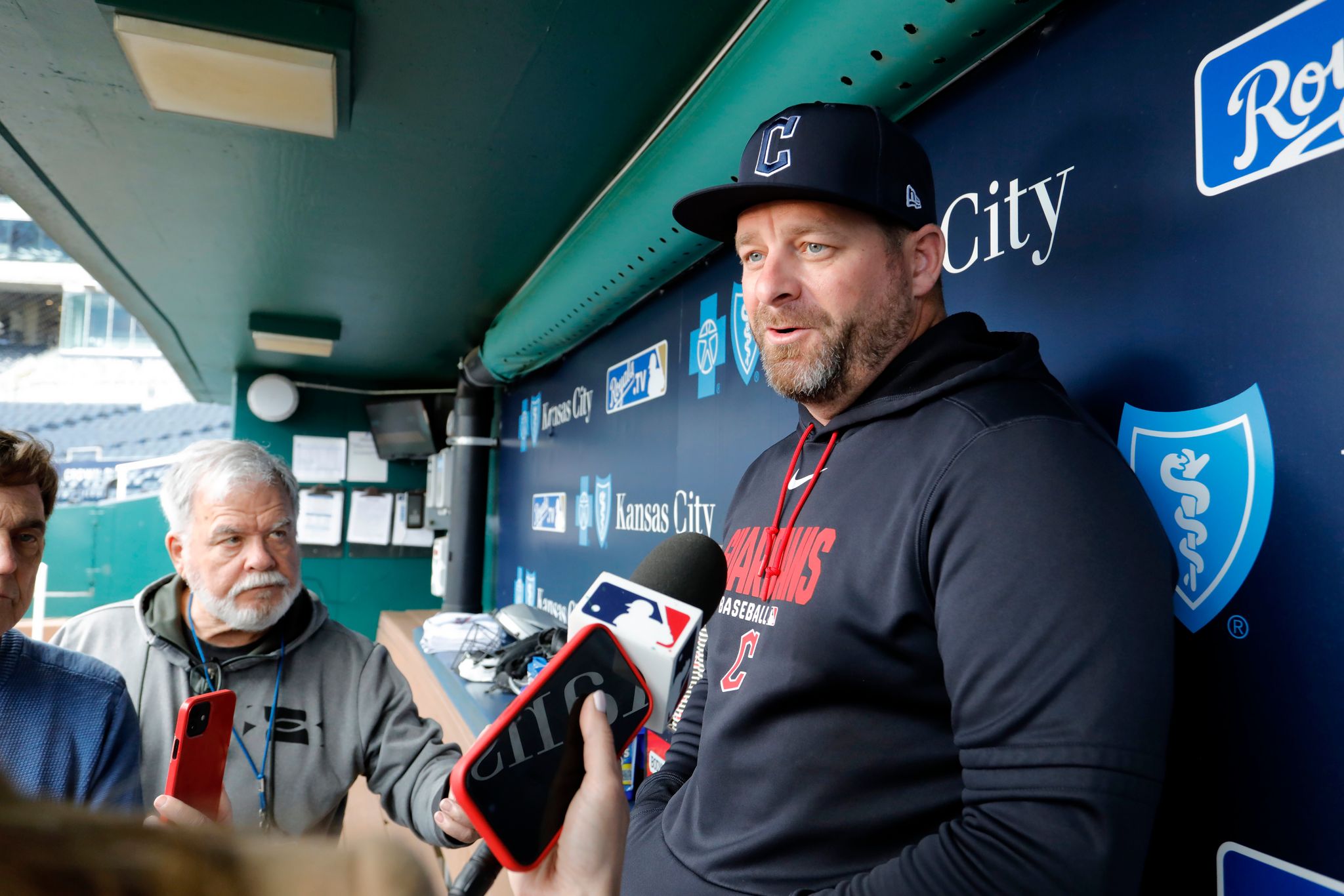 Guardians manager Stephen Vogt misses 2nd game with viral infection