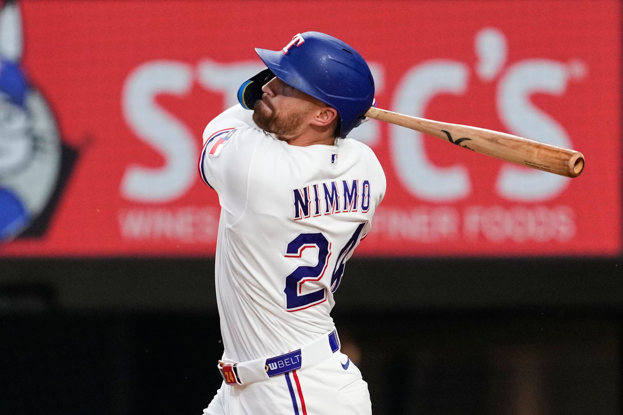 Rangers' Nimmo leaves game against Diamondbacks with apparent ankle injury