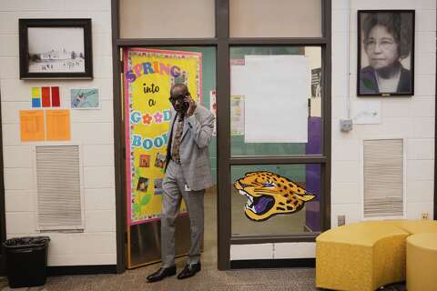 Kids are in a ‘reading recession,’ as test scores continue to decline