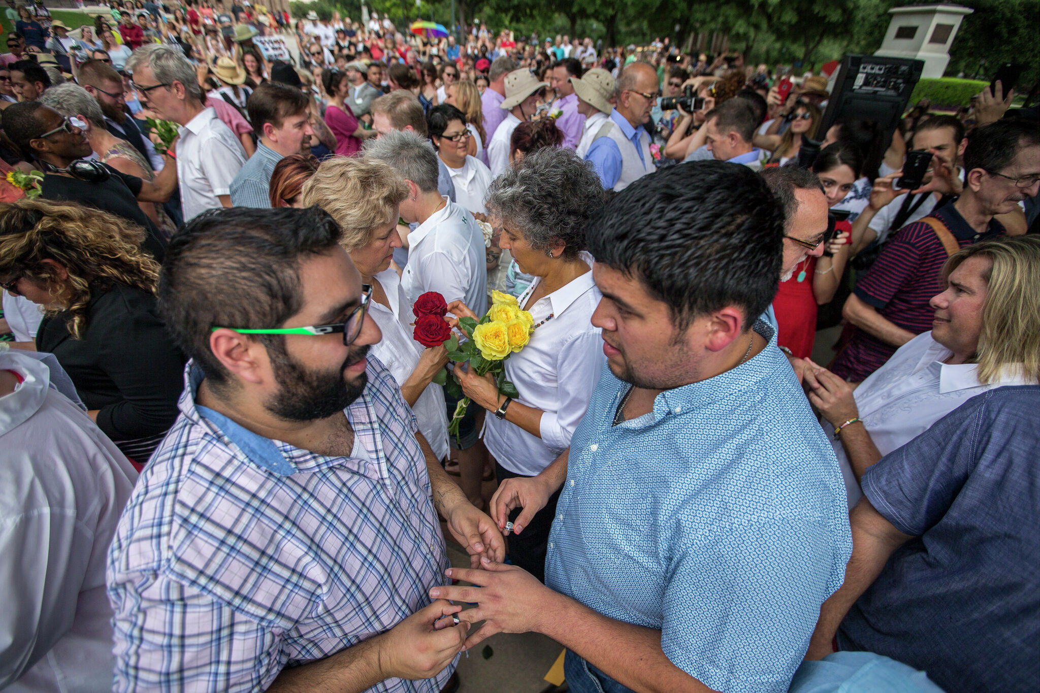 Austin company offers free Pride Month weddings for LGBTQ+ couples