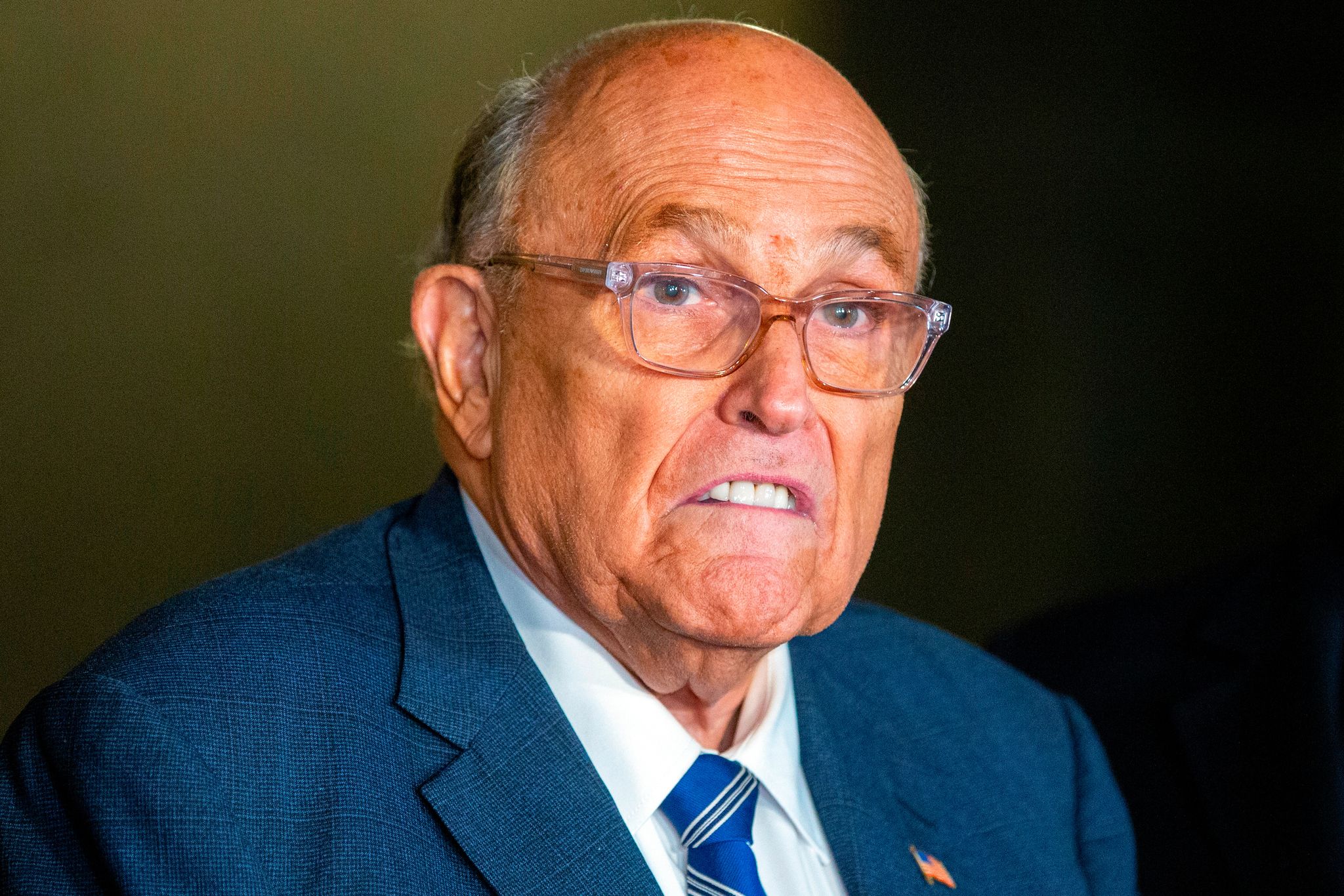 Giuliani returns to his show after viral pneumonia hospitalization