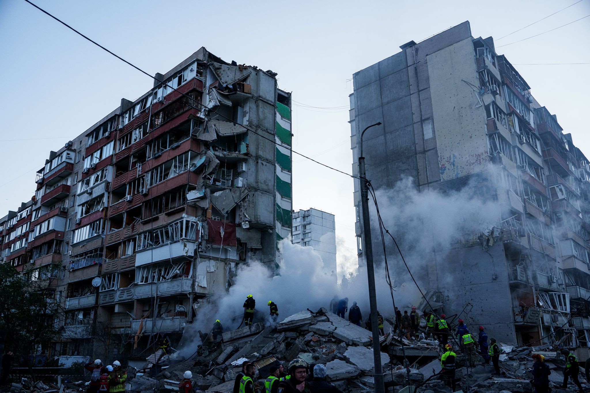 Photos of the aftermath of a Russian missile attack on a Kyiv apartment ...