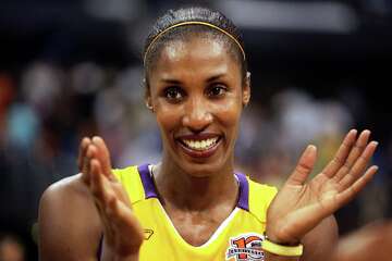 Los Angeles Sparks to honor Lisa Leslie with a statue outside Crypto ...