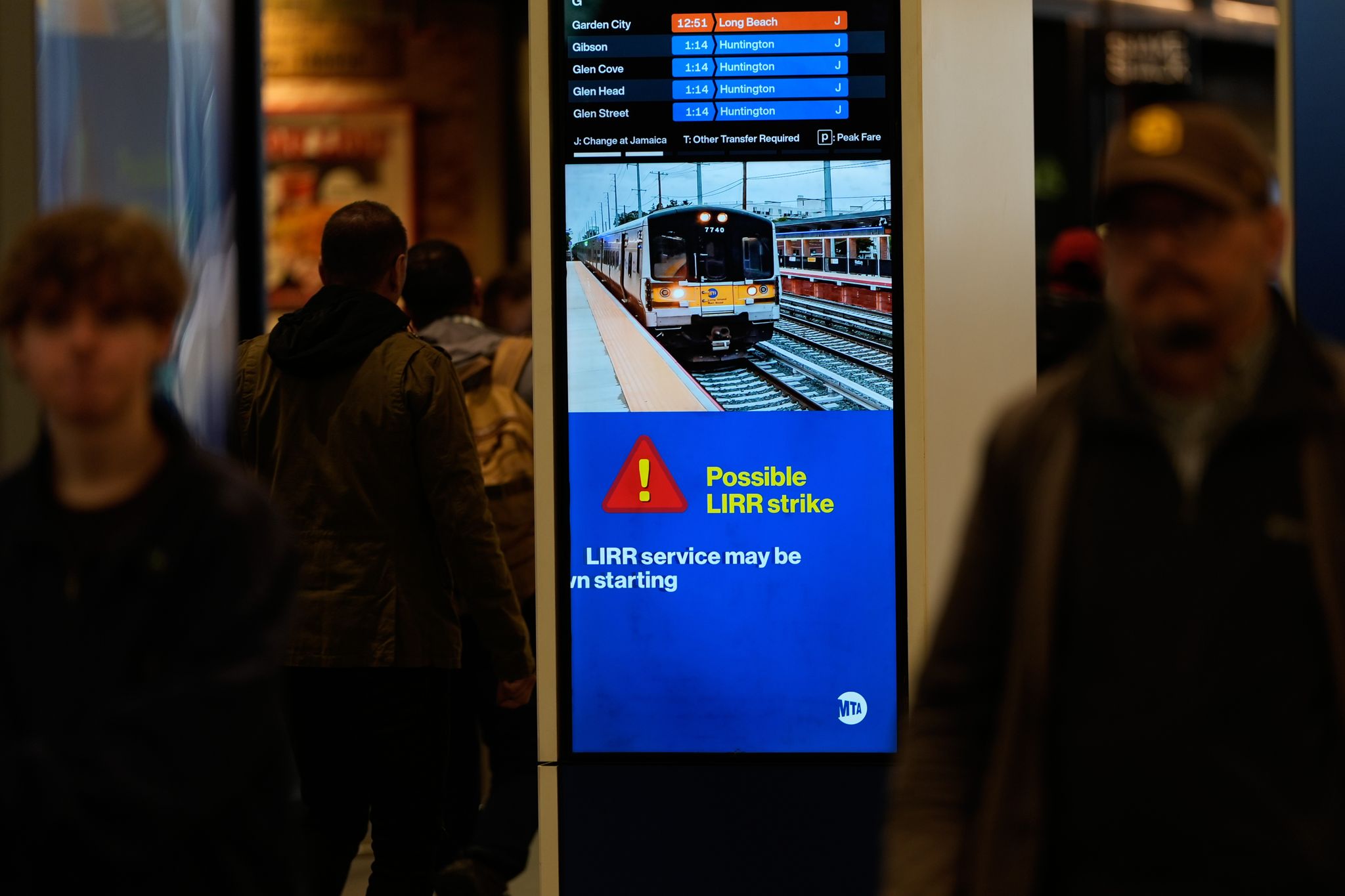 Strike deadline nears for New York-area train system with 250,000 daily ...