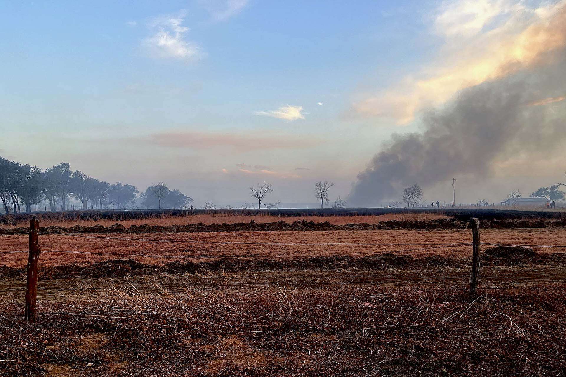 Area fires, heavy smoke engulf south Canyon; residents evacuate homes