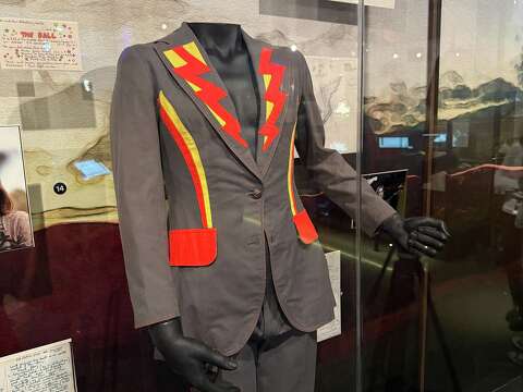 New Wings exhibit traces Paul McCartney’s reinvention as husband ...
