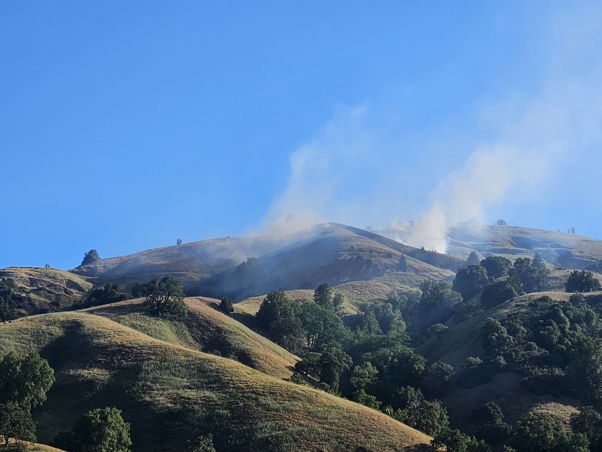 2-acre fire breaks out in Sonoma County as NWS expands red flag warning