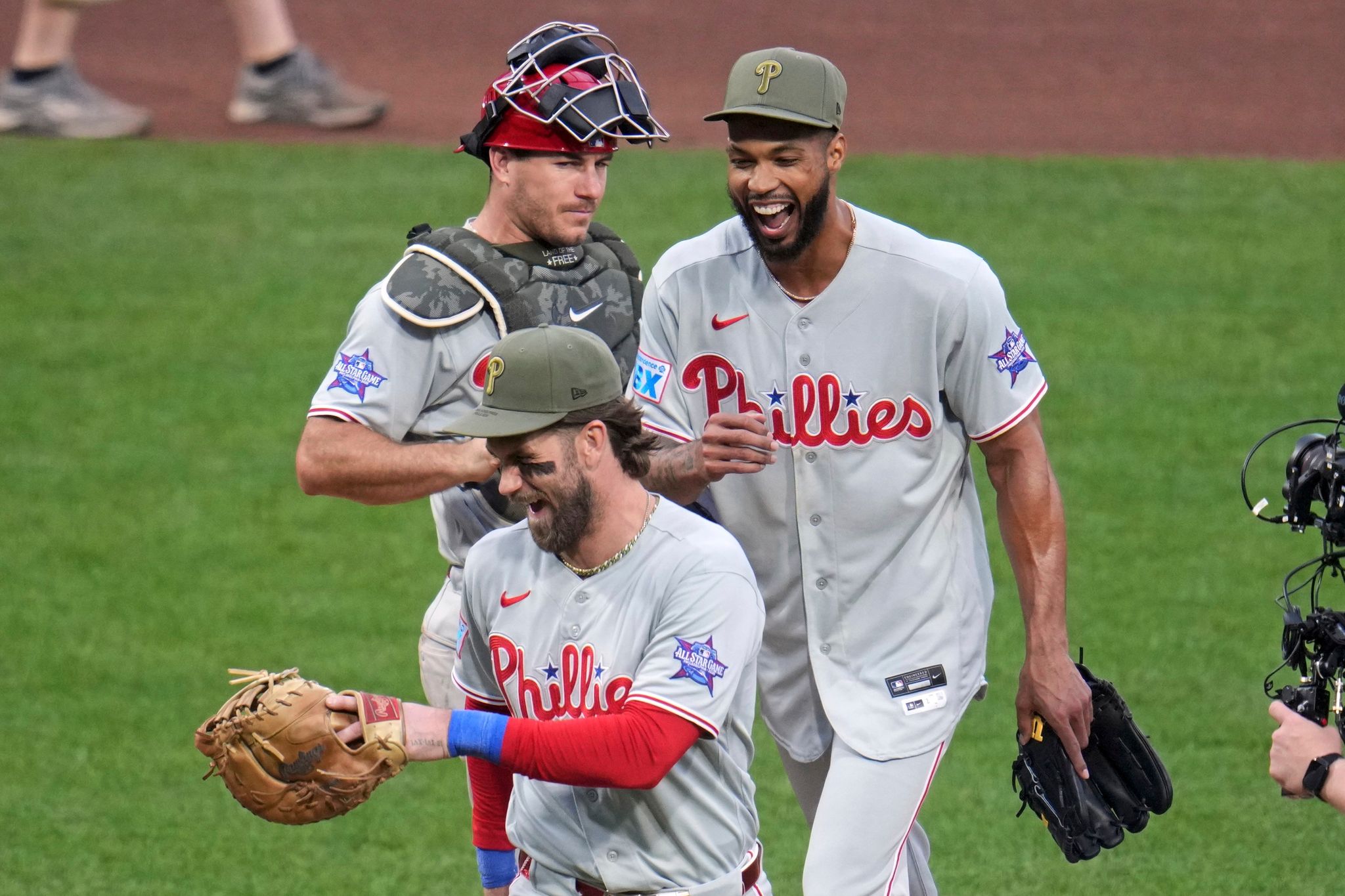 Sánchez’s 29 2/3-inning scoreless streak rolls as Phillies beat Pirates 6-0