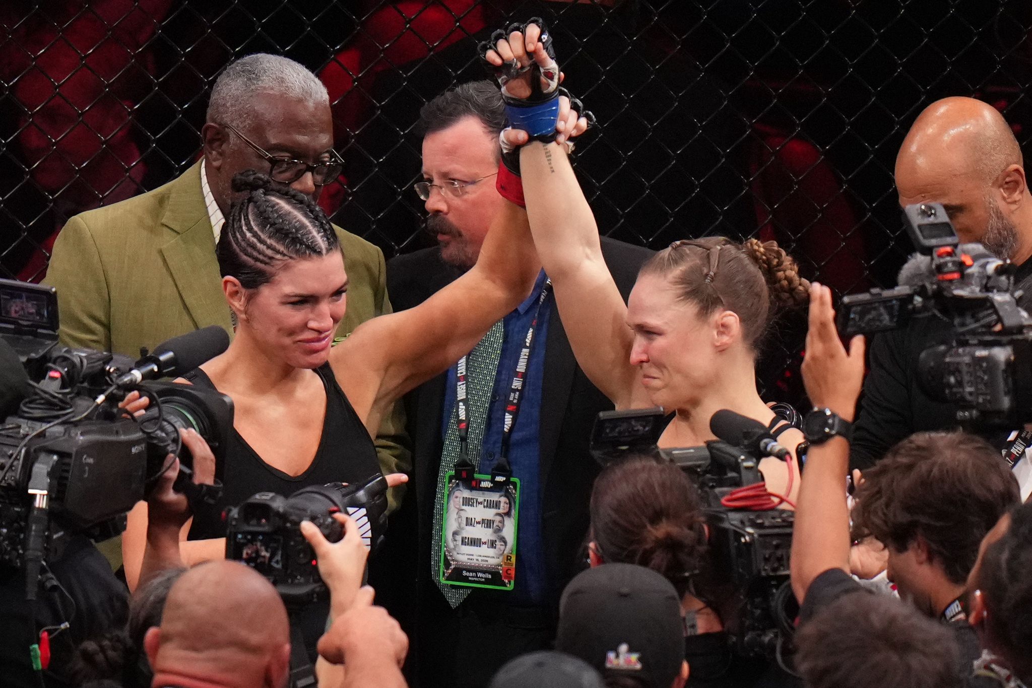 Ronda Rousey stops Gina Carano with an armbar 17 seconds into their ...