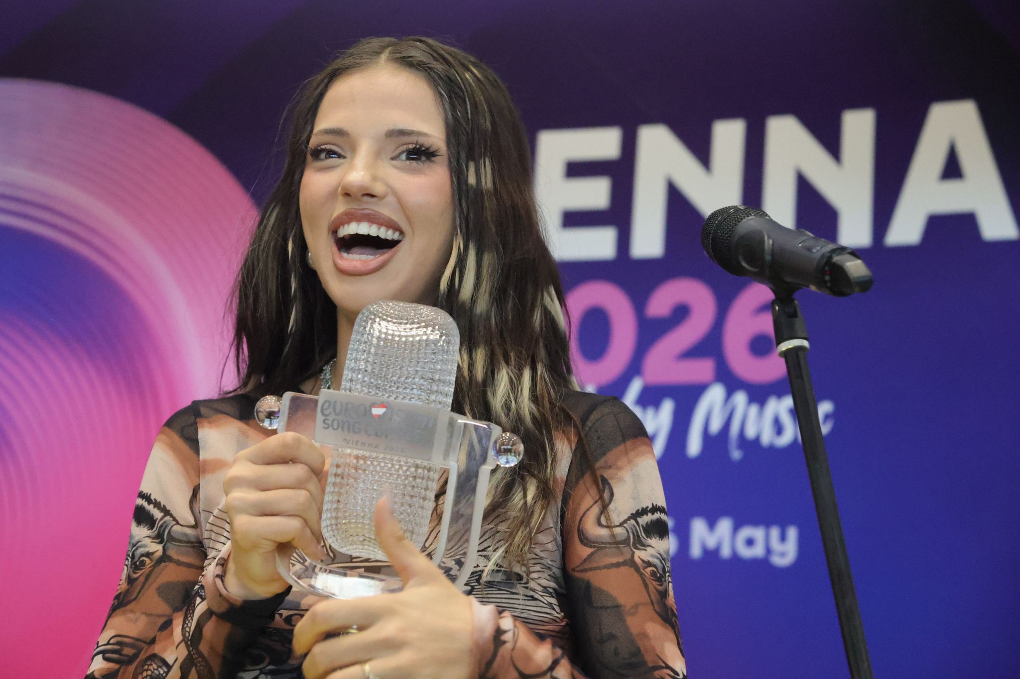 Bulgaria gives its Eurovision winner Dara a grand welcome upon her ...