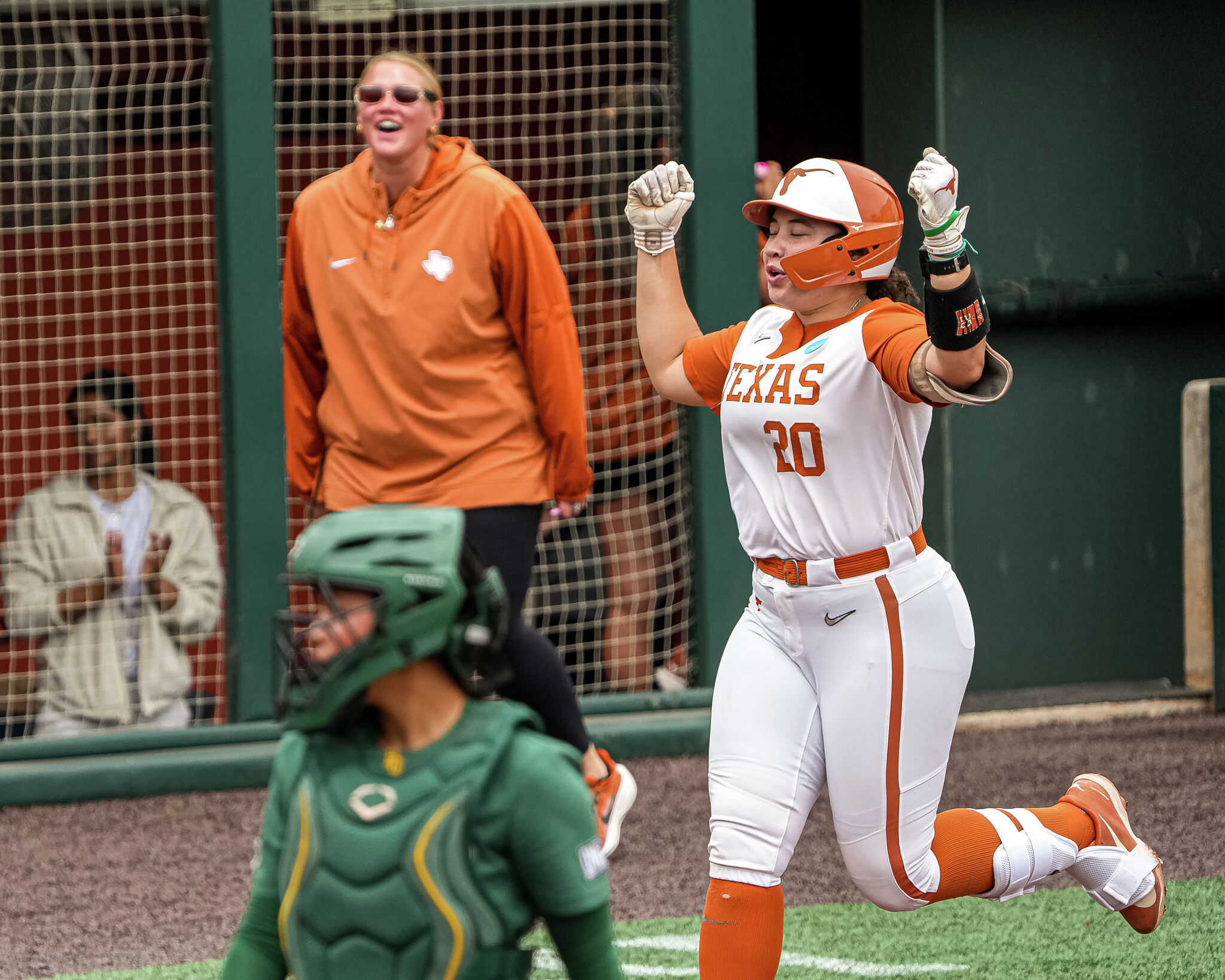 WCWS: Meet Texas softball star Katie Stewart, record-breaking slugger