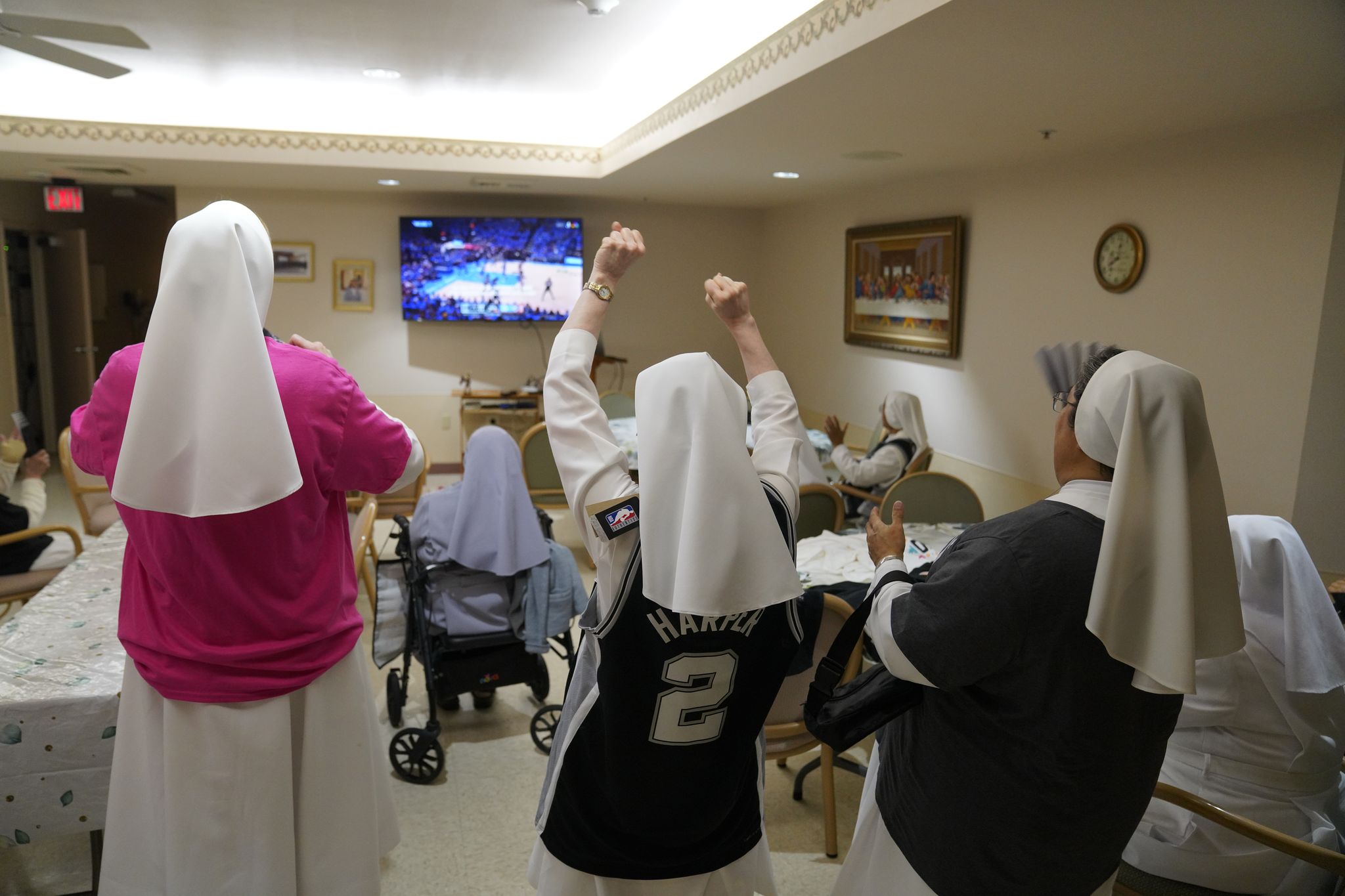 Sisters, pray for Wemby and for the Rockets to get an alien too
