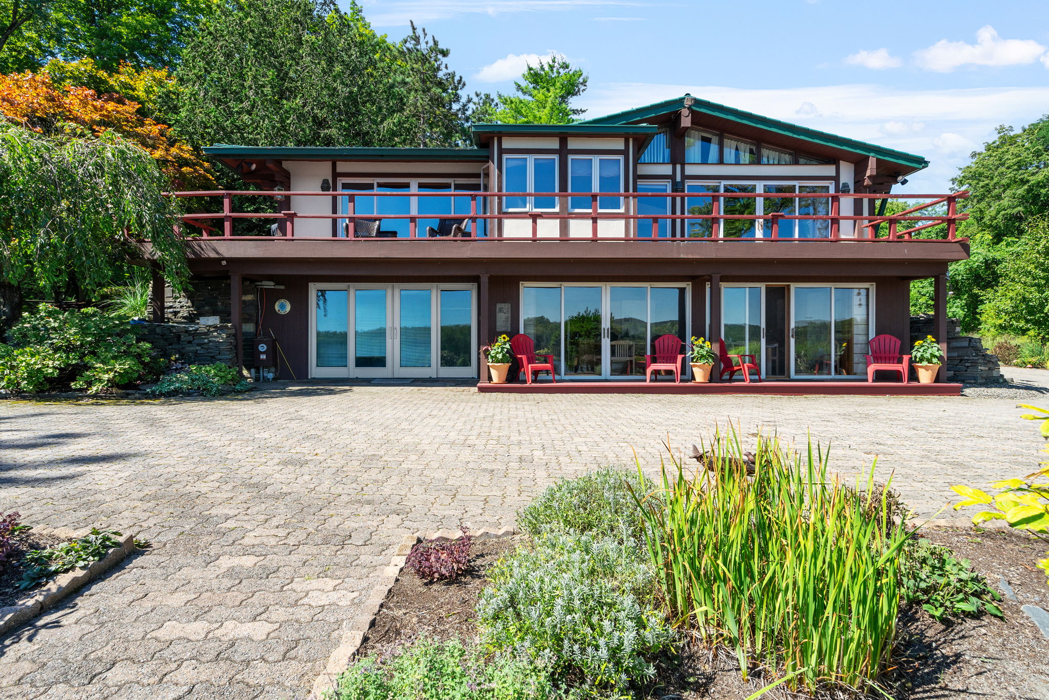 Hudson River midcentury estate with water views listed under $1M