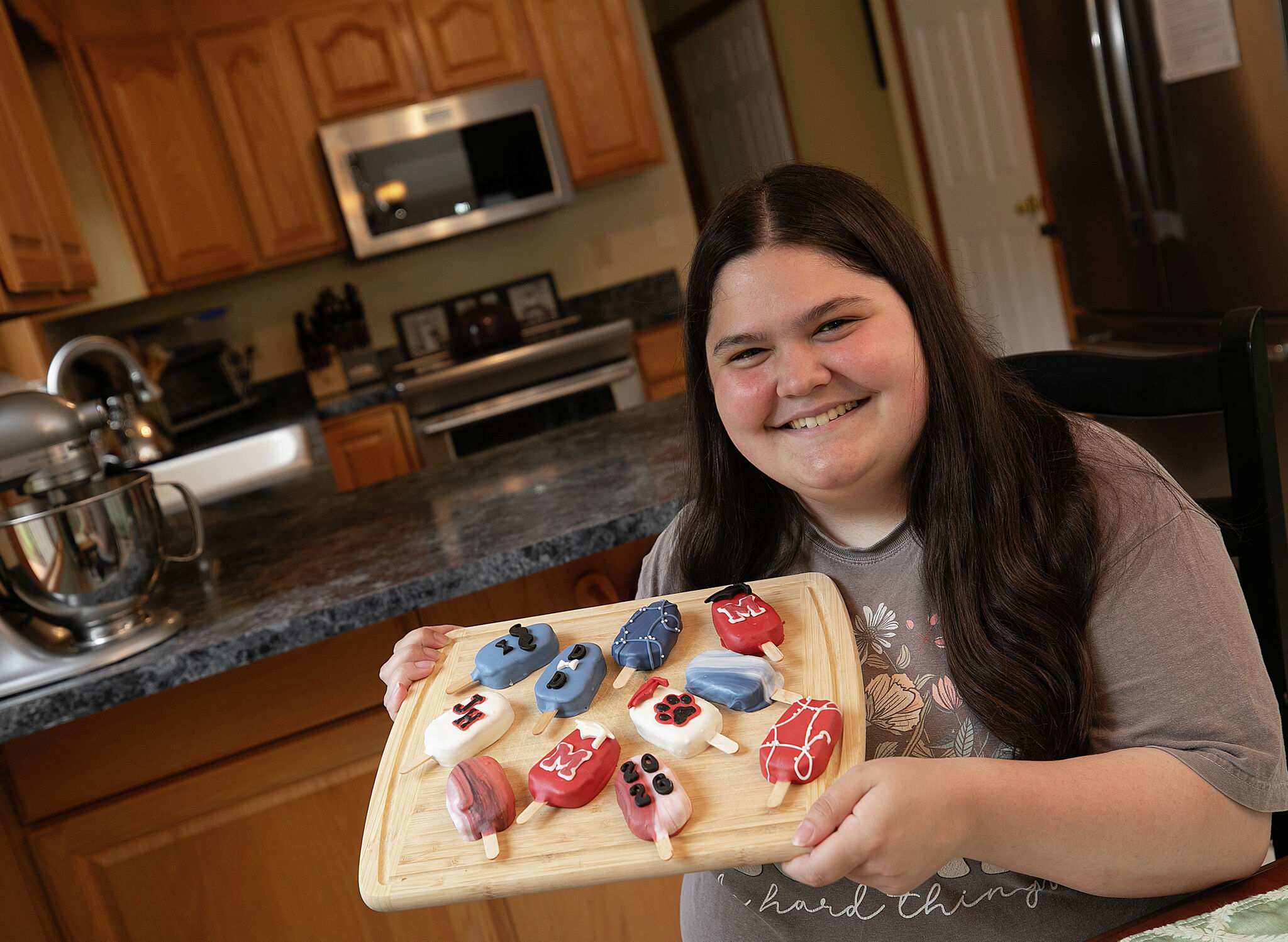 Monroe paraprofessional launches cake pop business from her home