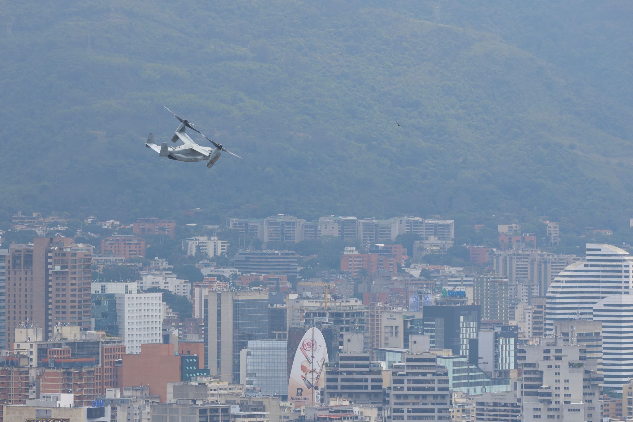 US military conducts a rapid response exercise at embassy in Venezuela ...