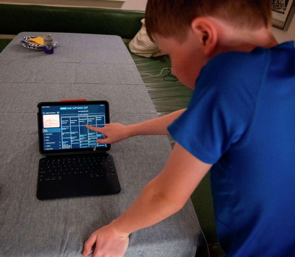 America’s schools face a backlash on digital devices as screens ...