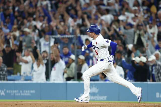 Freddie Freeman impulsa la carrera de la ventaja y los Dodgers remontan ...