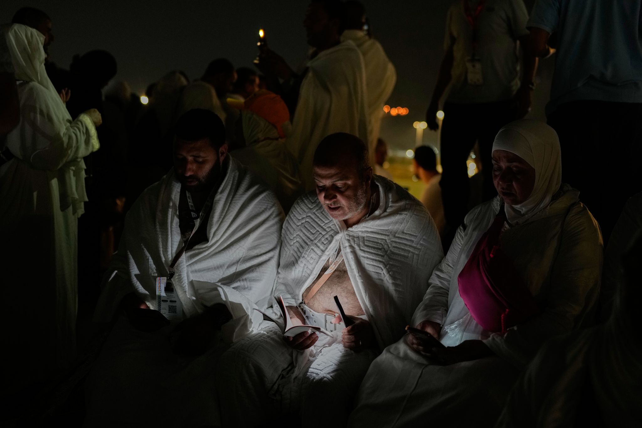 Muslim pilgrims converge on Arafat for prayers and worship as Hajj ...