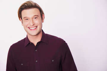 Medium Tyler Henry brings his live show to Waterbury