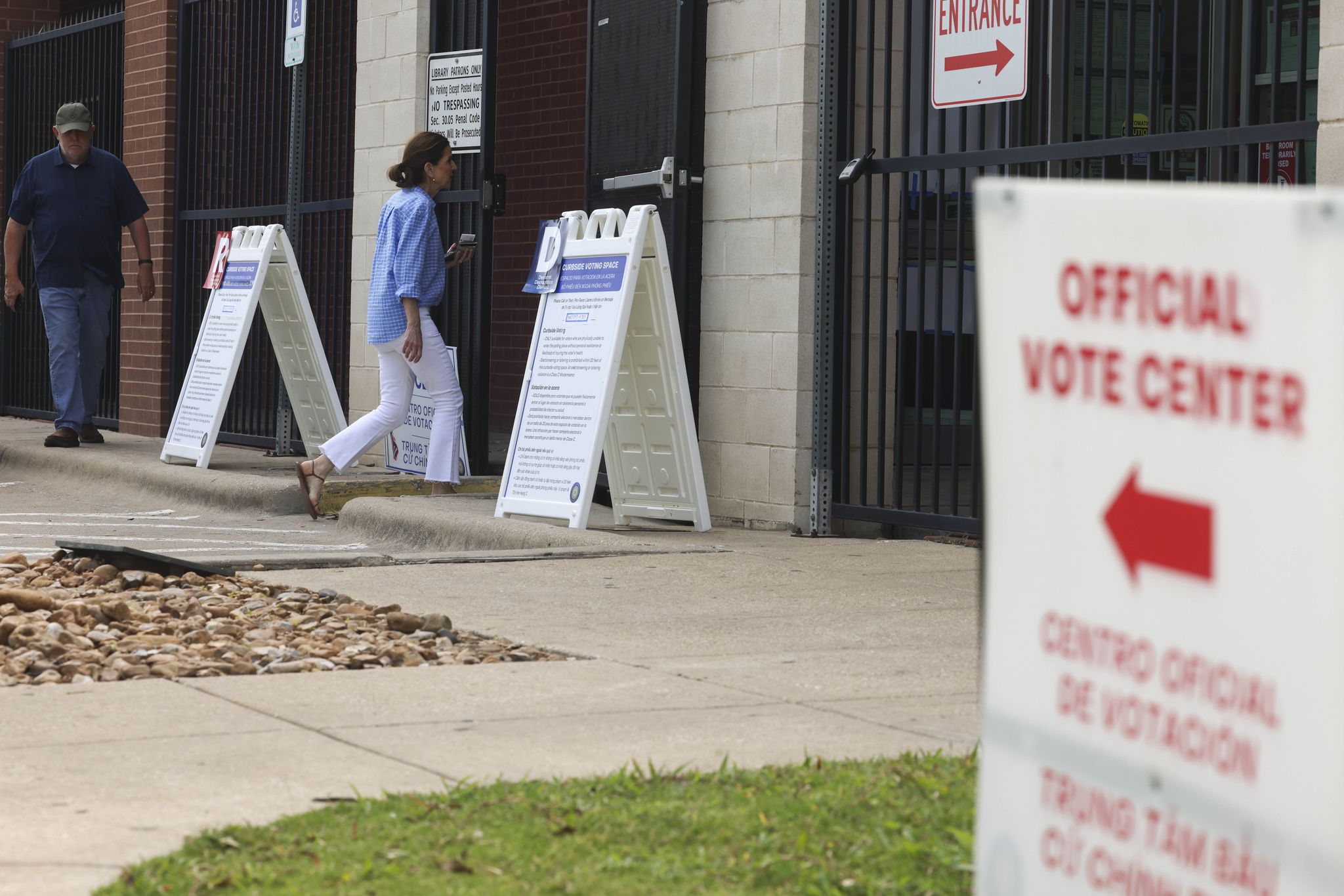 Texas GOP voters weigh stability vs. confrontation in Senate runoff