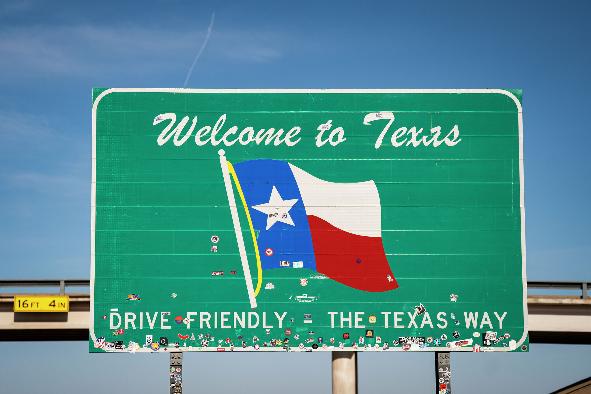 Is it illegal to drive in Texas with an expired driver's license?