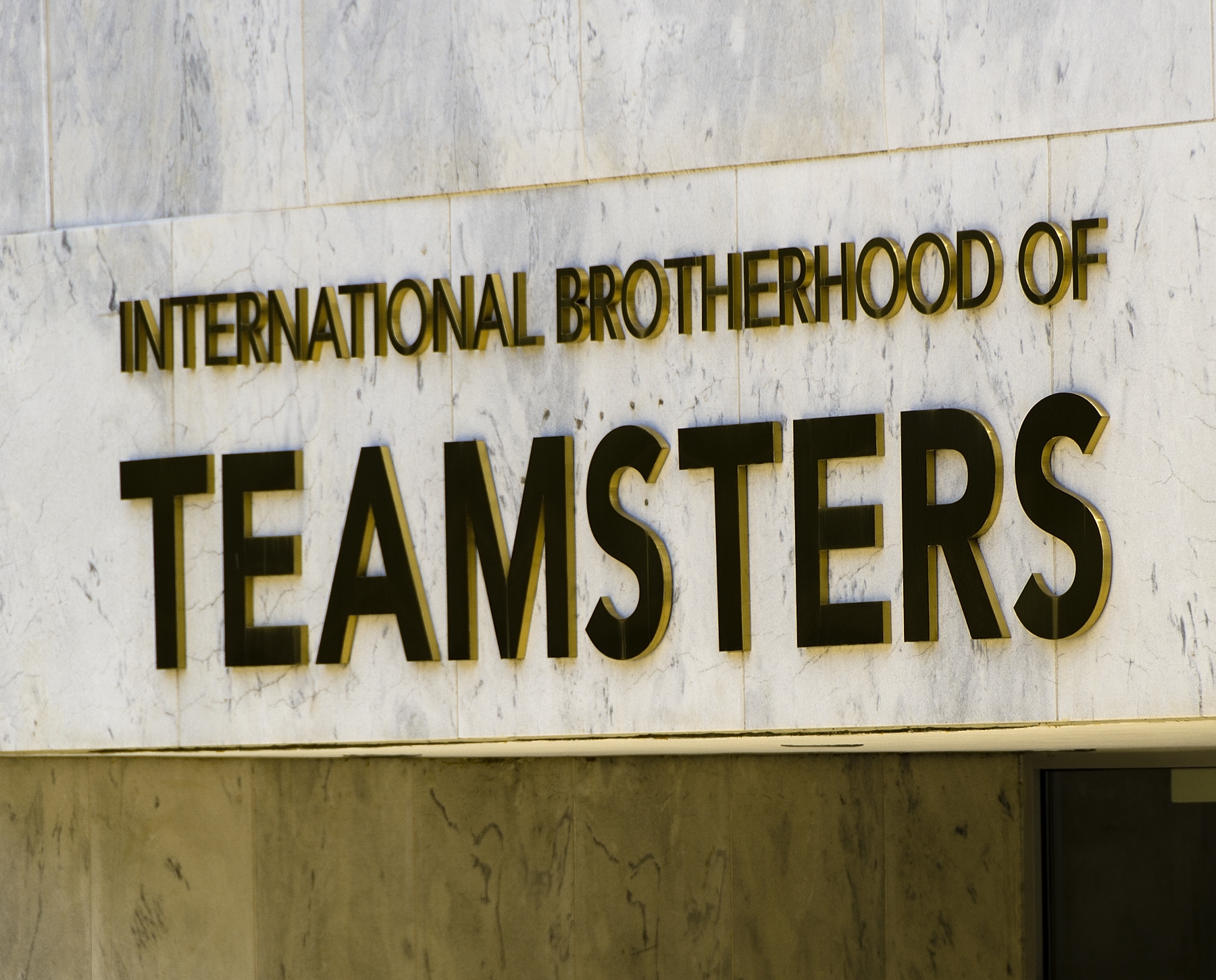 Teamsters extend Breakthru picket lines throughout Missouri, Illinois