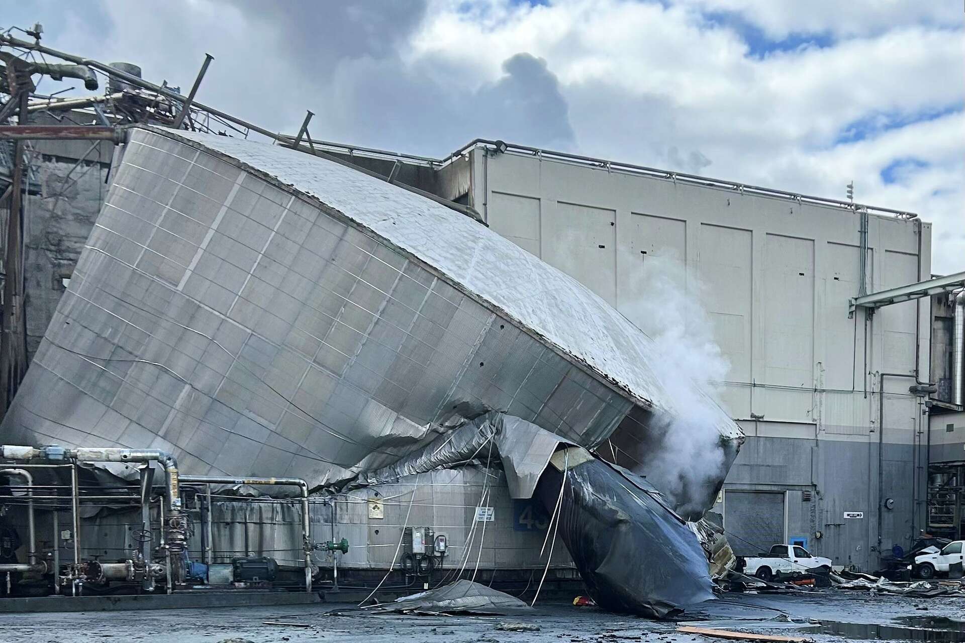 No hope of finding survivors of Washington paper mill tank implosion ...